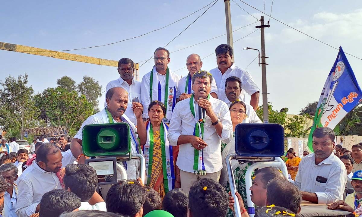 Duddukunta Sridhar Reddy starts works for filling up ponds in Puttaparthi