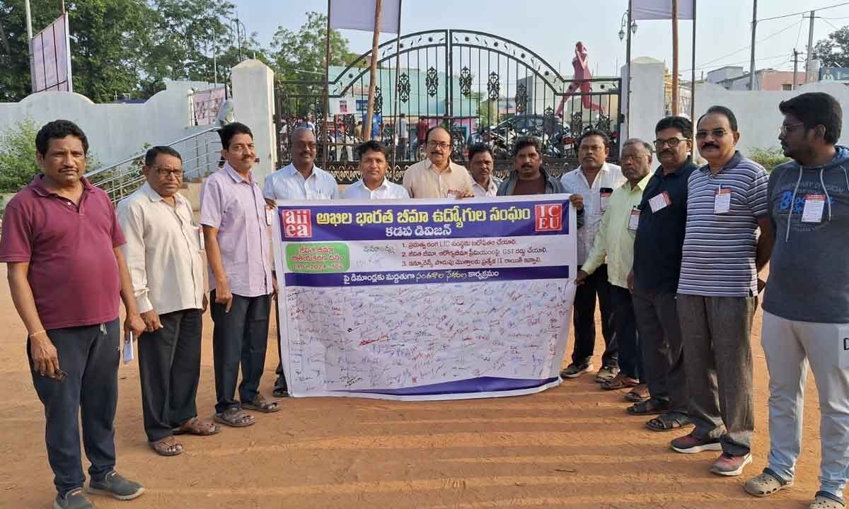 LIC staff conducts ‘signature collection’