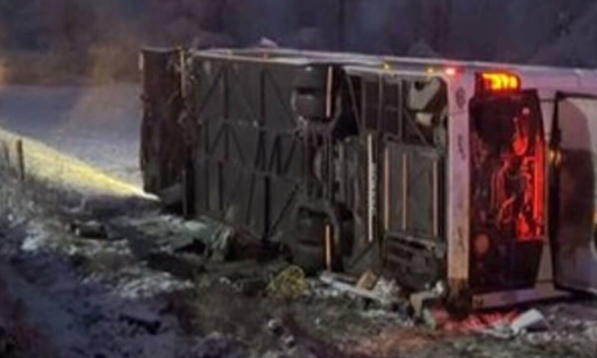 6 killed, 33 injured as bus overturns in Turkey