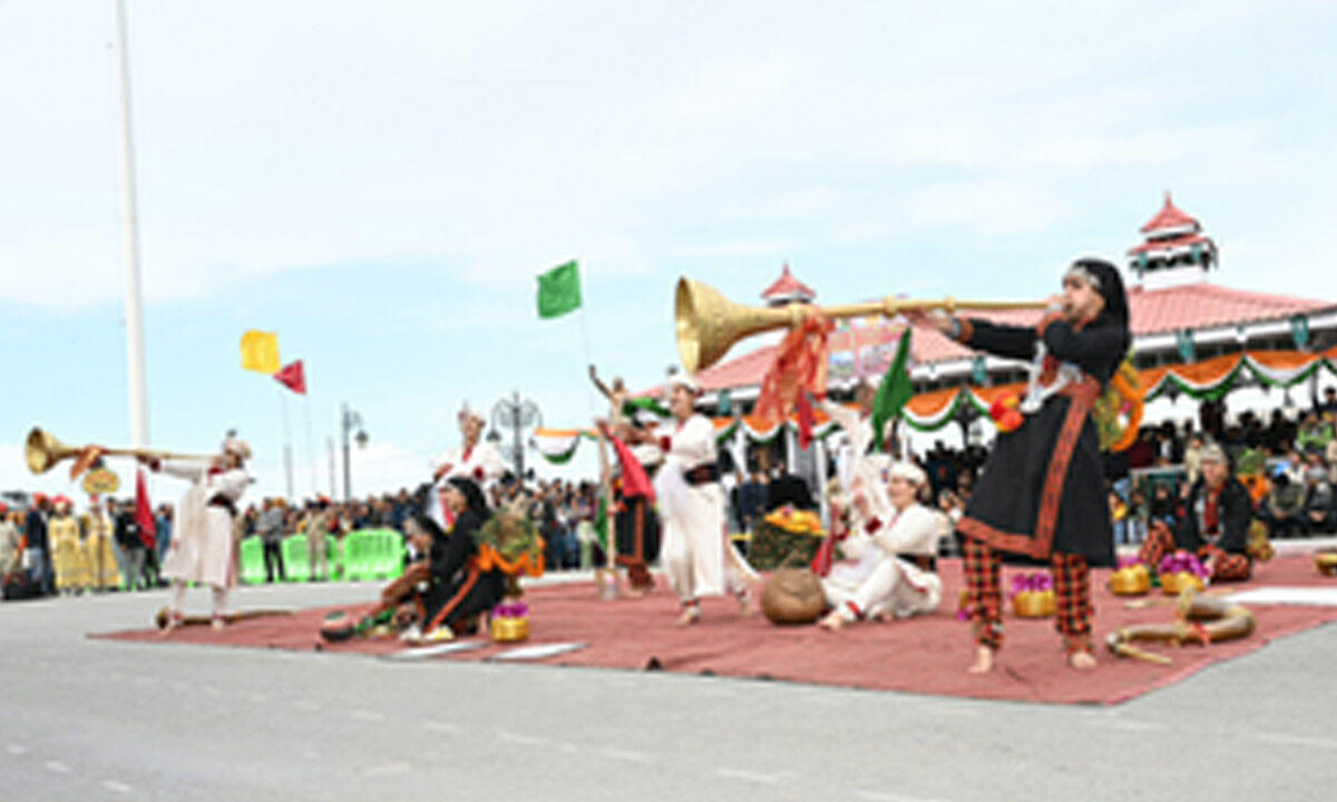 Himachal Governor unfurls national flag in Shimla