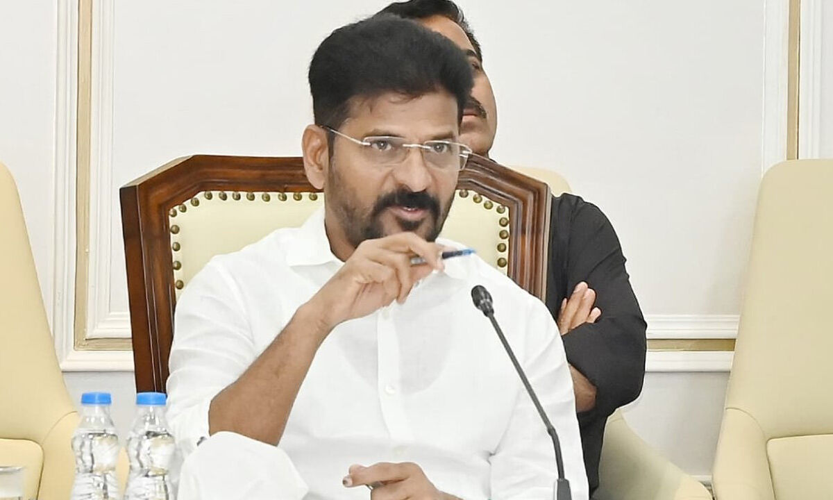 CM Revanth directs HMDA to release Rs 20 crore for Vemulawada temple ...