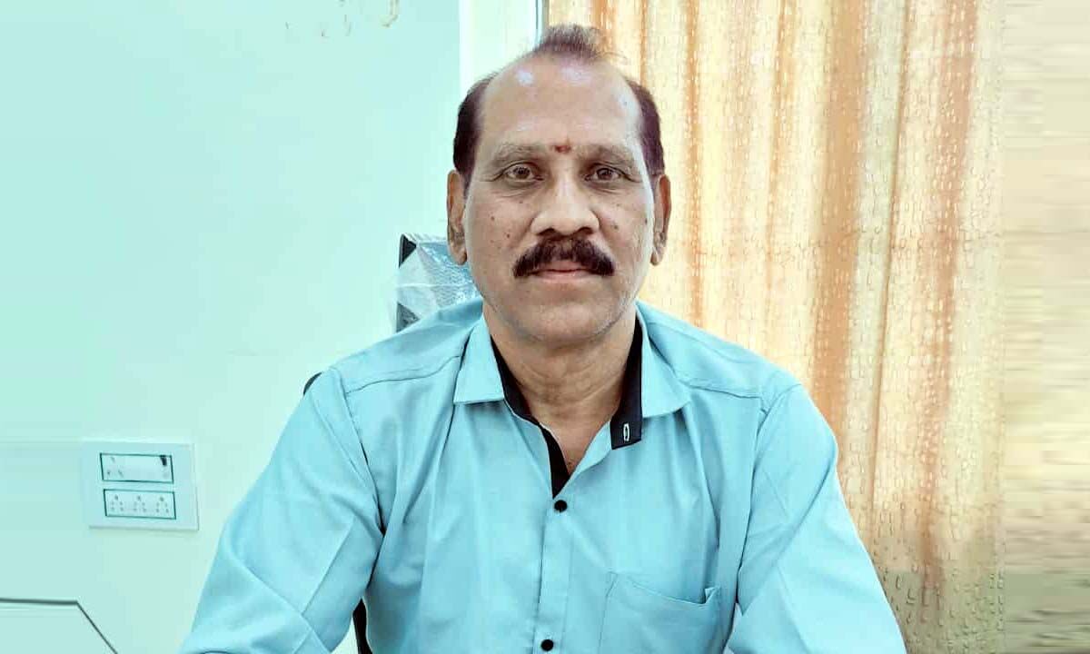 Yam Krishna assumes charge as Badvel municipal commissioner