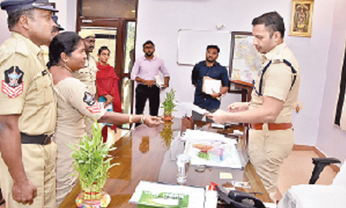 Solve issues of police personnel: SP Siddharth