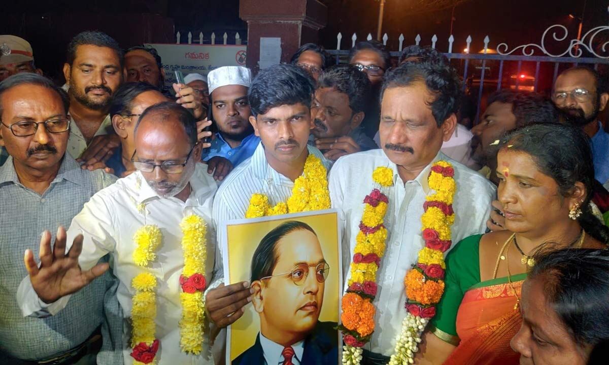 Visakhapatnam: Kodi Kathi Srinu released from prison on bail