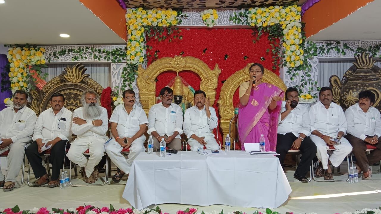 YSRCP MLC Govinda Reddy holds training program Badvel Municipality