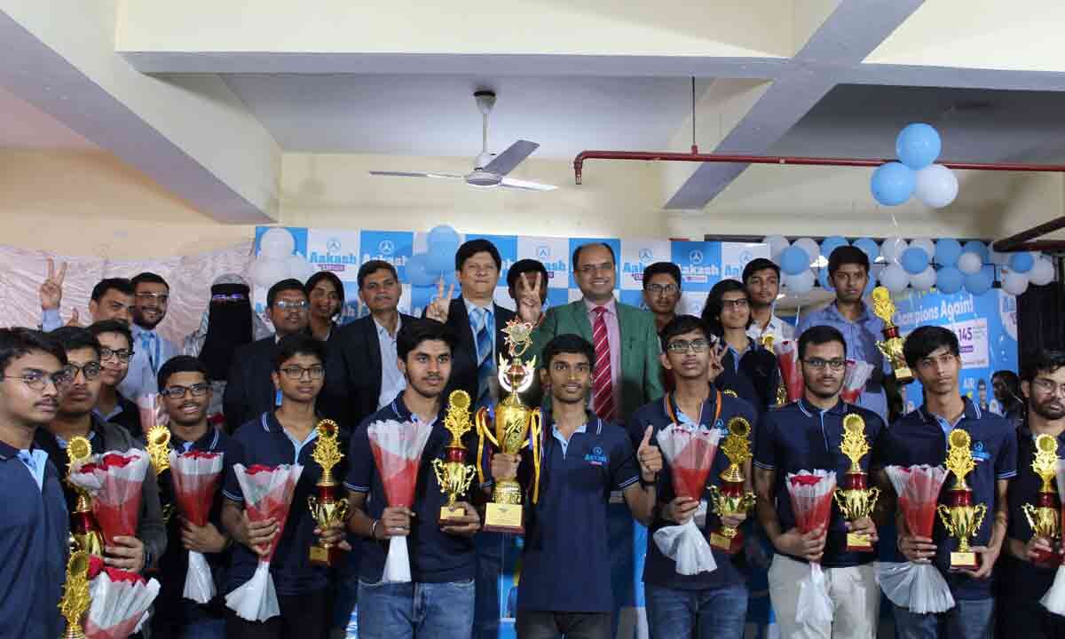 JEE Mains 2024: Rishi Shekhar Shukla from Hyderabad Achieves 100 Percentile