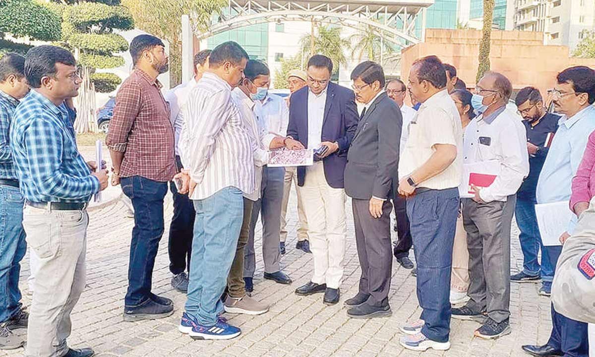 High Court panel inspects vanishing lakes in RR, Medchal