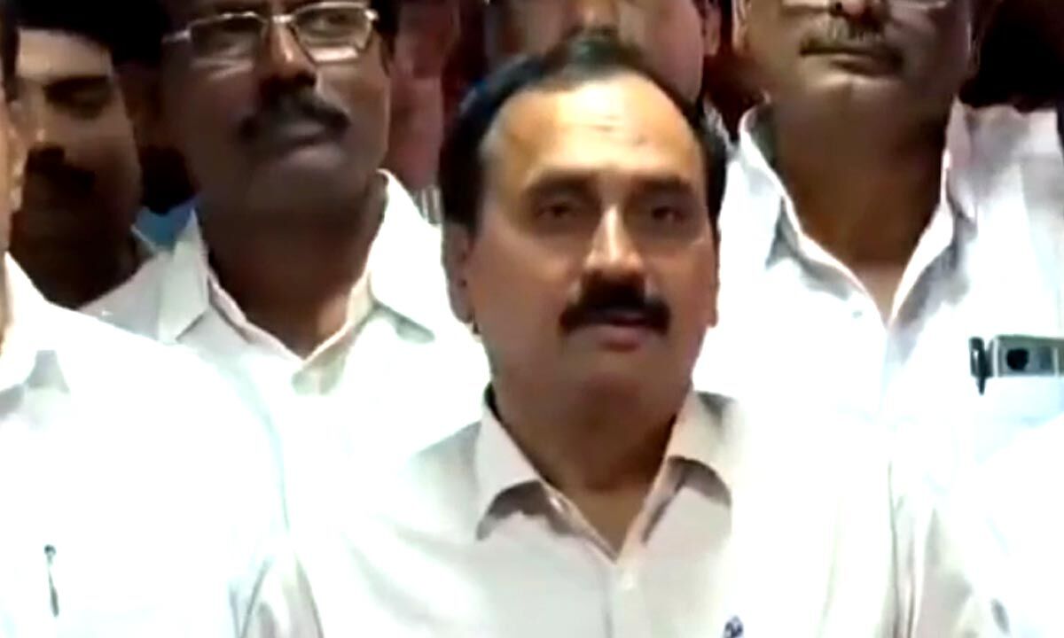 Mangalagiri MLA Alla Ramakrishna Reddy meets YS Jagan