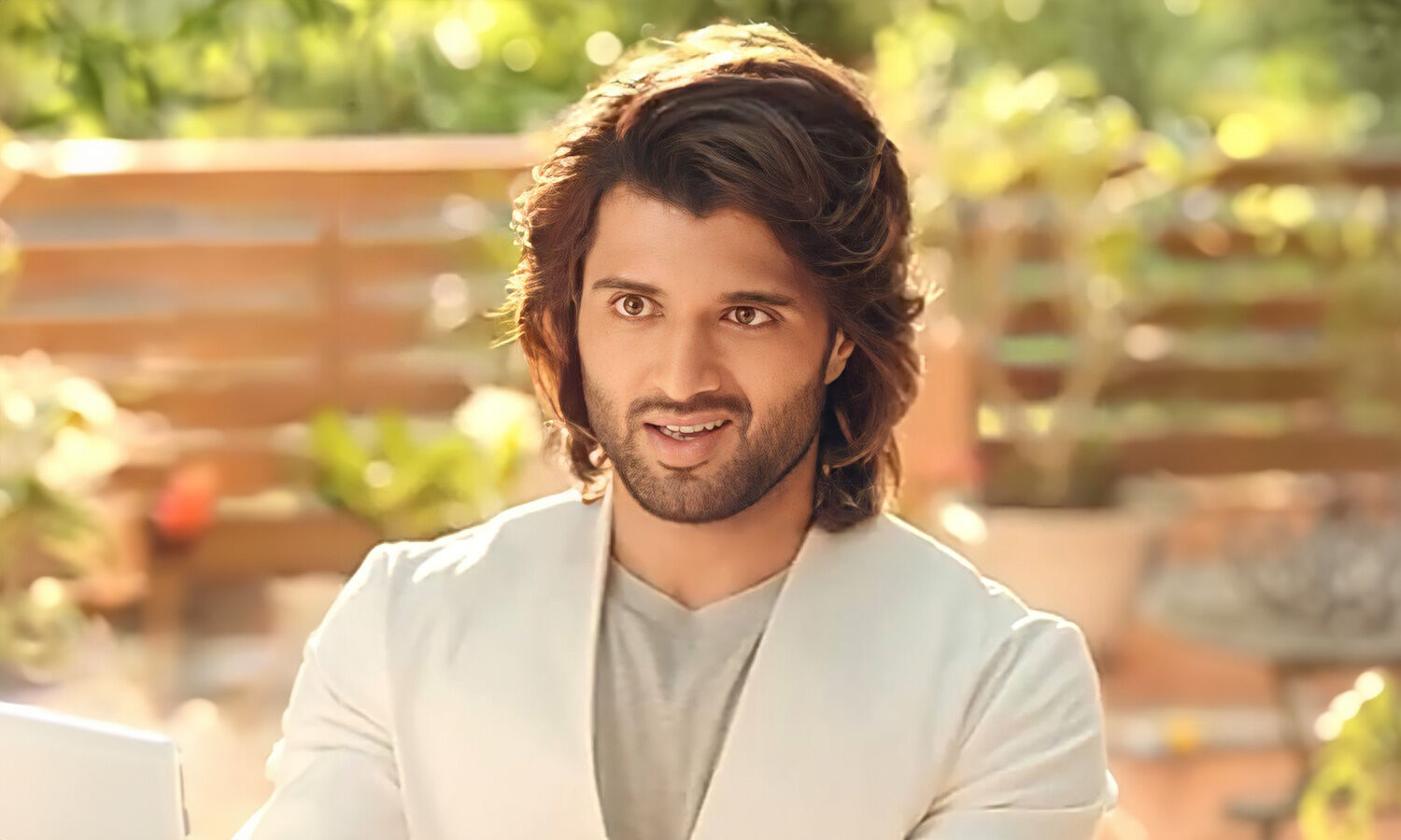 Vijay Deverakonda Comments on Fan Video, Promises Meet-Up for 90% in Exams