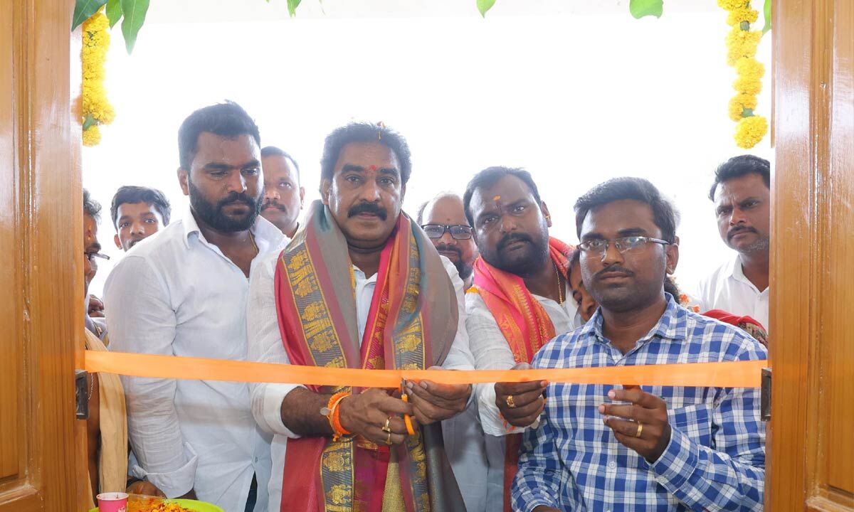 Village Secretariat and Village clinic inaugurated in Macherla