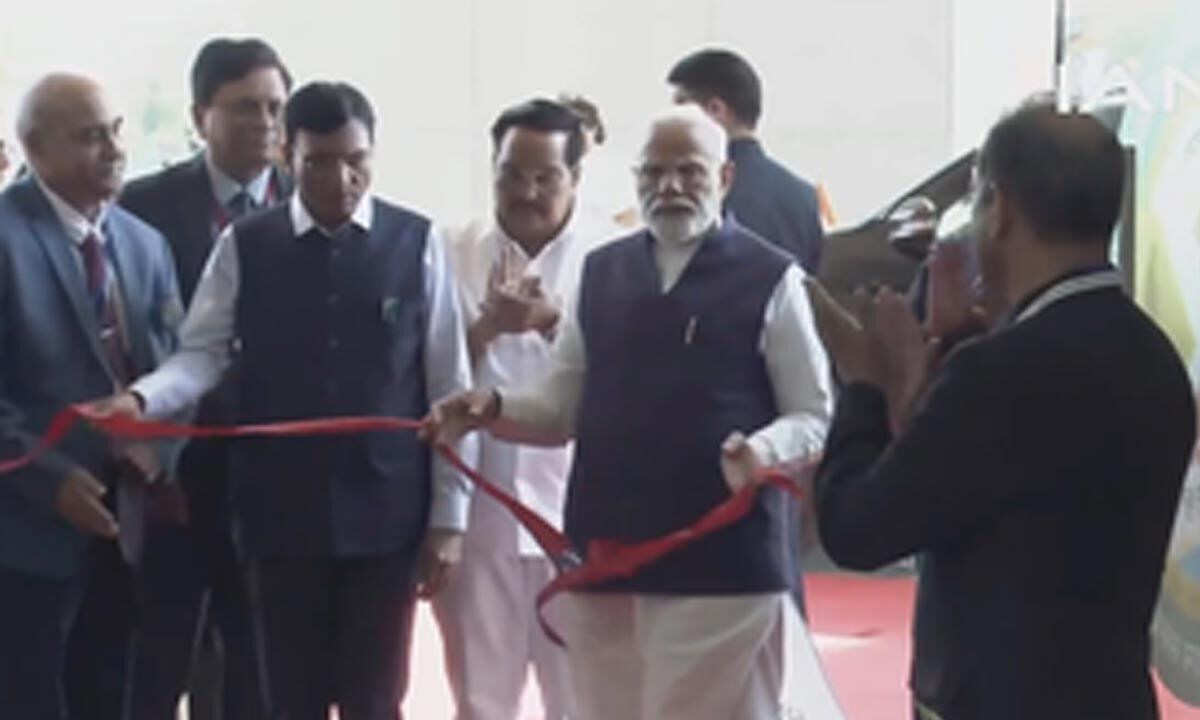 PM Modi inaugurates AIIMS Rajkot, throws open India's longest cable ...