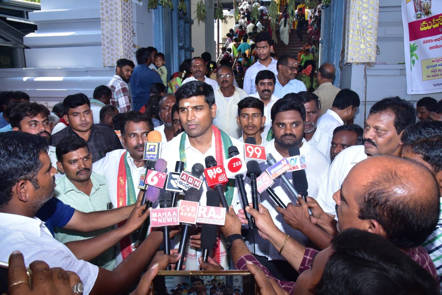 Lavu Srikrishna Devarayalu offers prayers at Bala Koteswara Swami ...