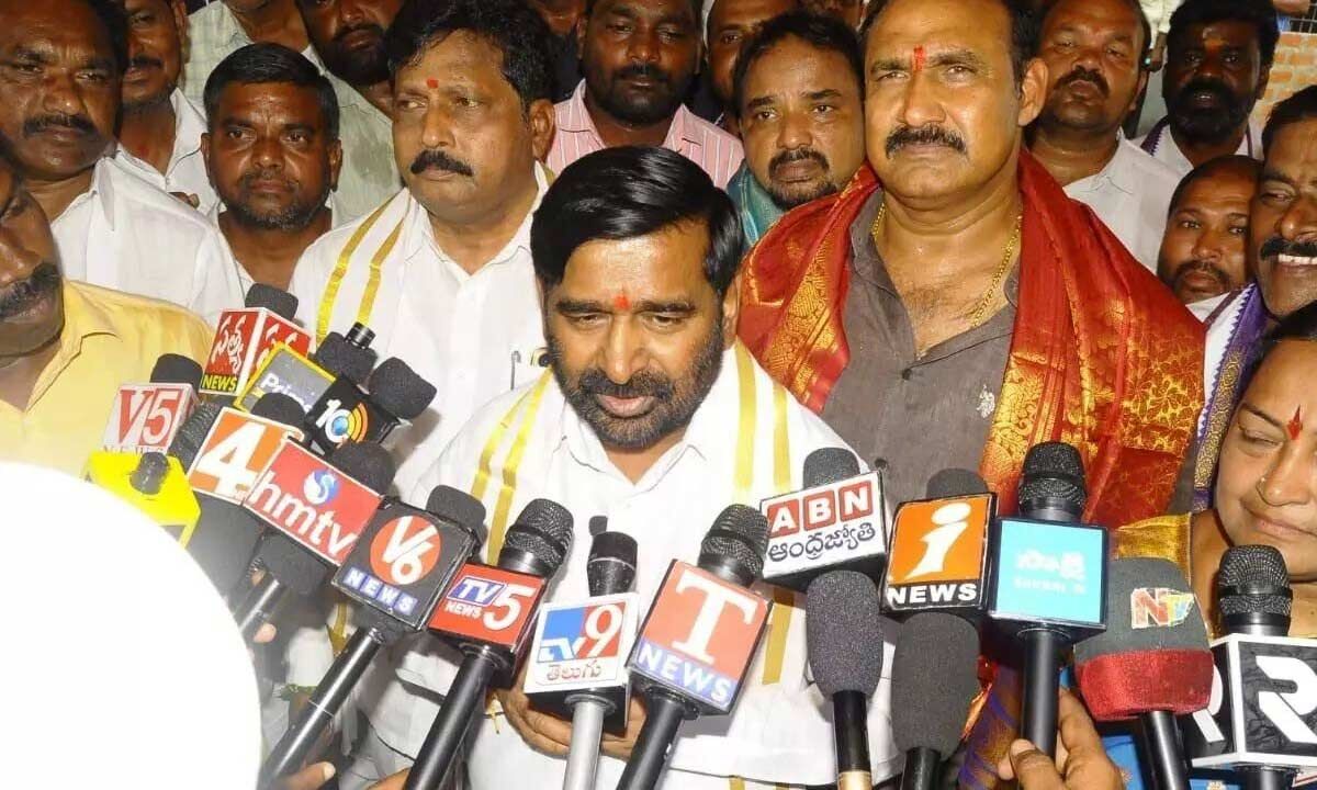 Jagadish Reddy holds Cong responsible for drought
