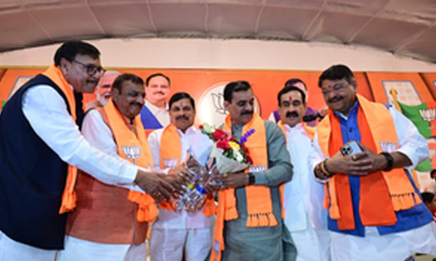 Cong’s Pankaj Sanghvi, ex-MLA Antar Singh Darbar join Madhya Pradesh BJP