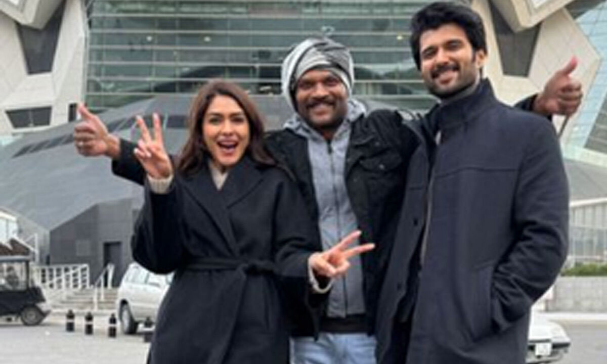 Mrunal wraps up 'Family Star', calls co-actor Vijay Deverakonda 'fun ...