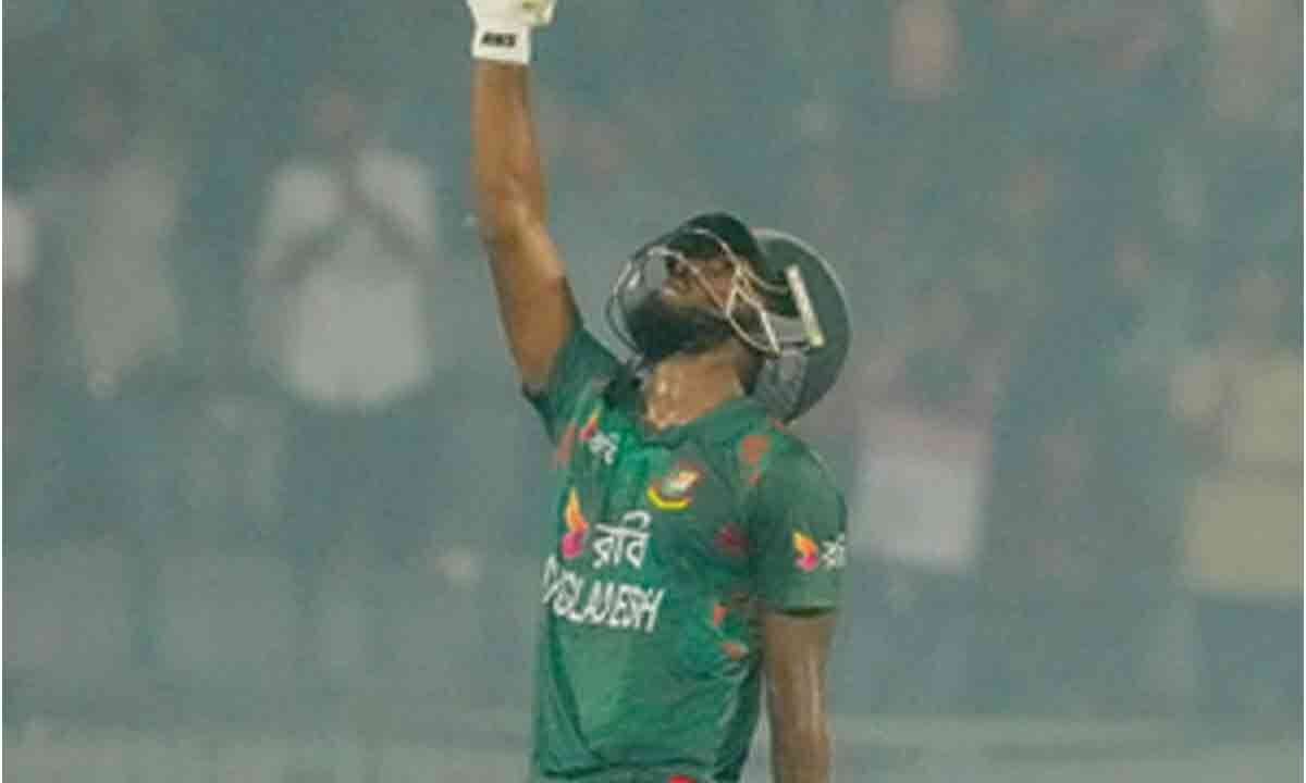 Bangladesh Jaker Ali taken to hospital after on-field collision