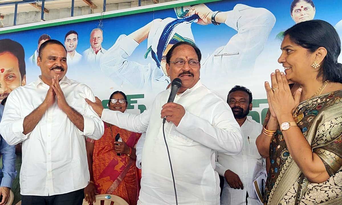 YSRCP holds meeting in Tadepalligudem