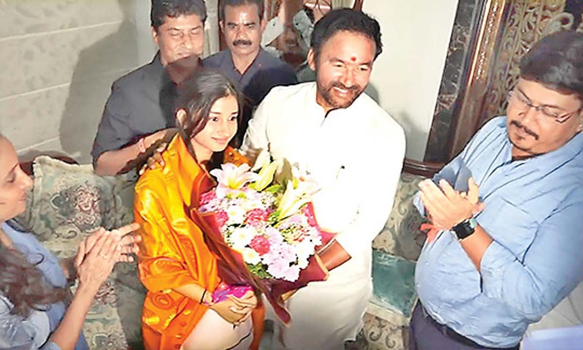 Kishan congratulates mother-daughter duo for courageous fight against ...