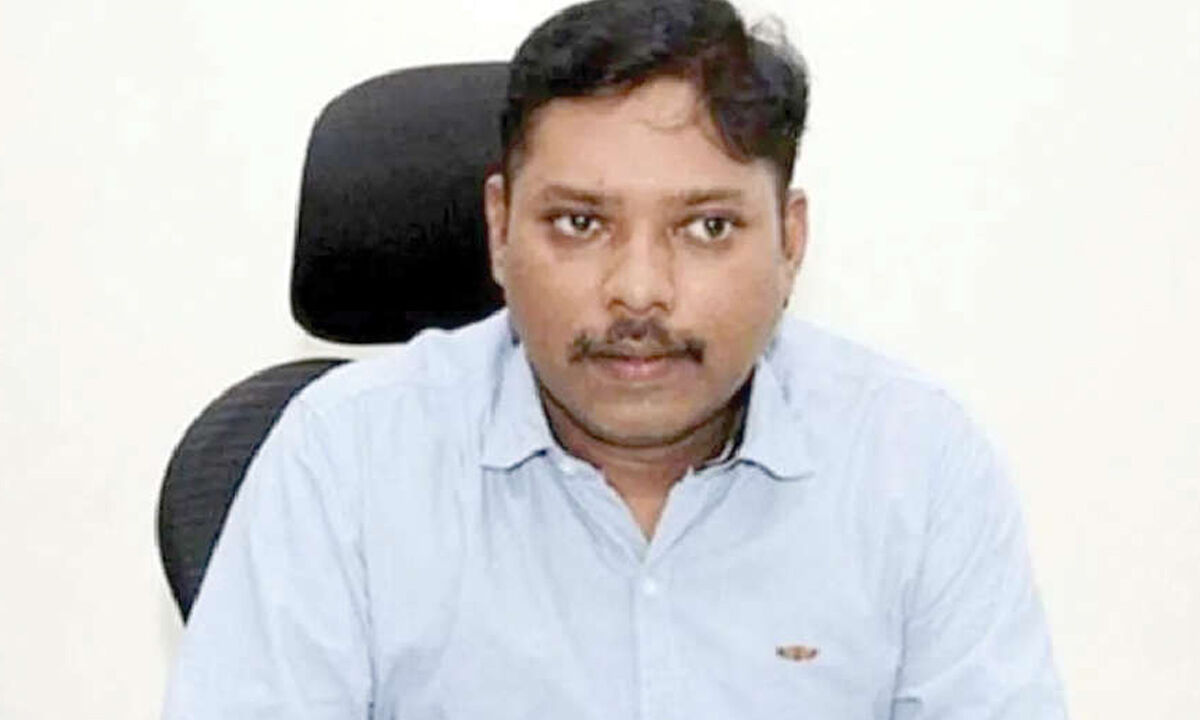 Former IAS-IPS from K’taka in Tamil Nadu political arena