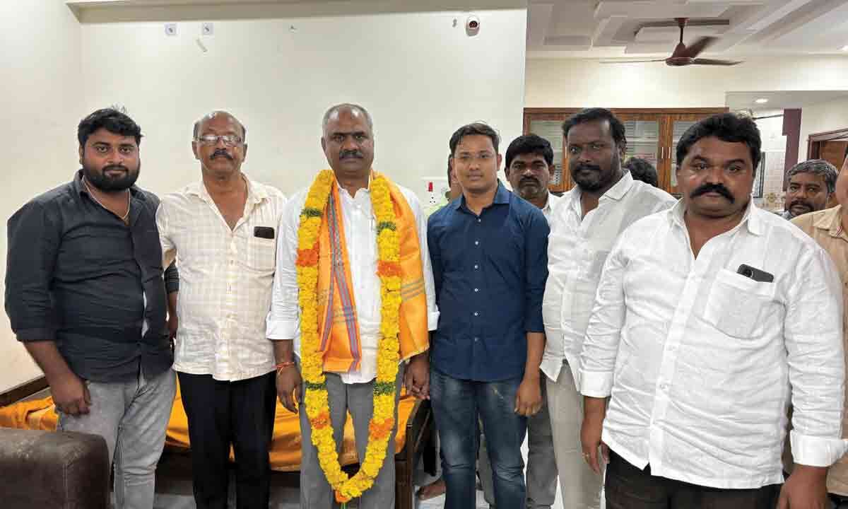 Mallu Rajesh Naidu joins in TDP in presence of Nara Lokesh in ...