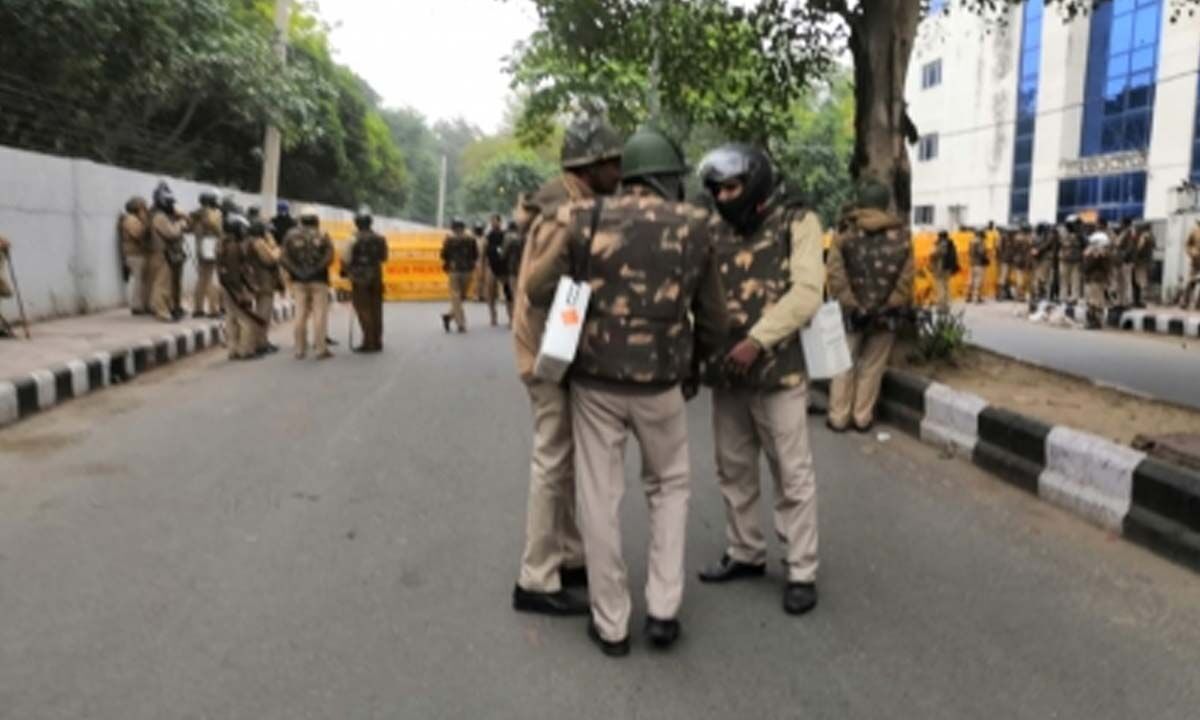 LS polls: Delhi to witness extra police deployment at 13,500 polling ...