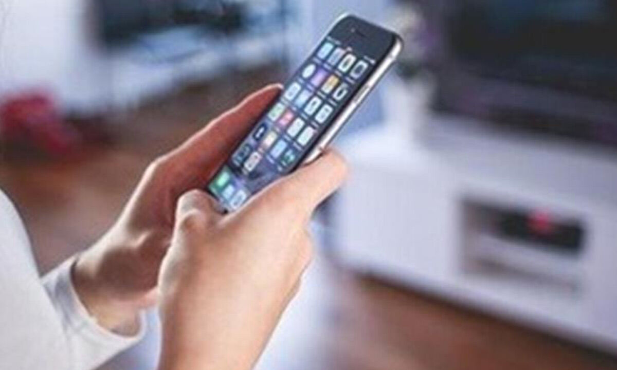 3 in 4 feature phone users in India consider switching to smartphones