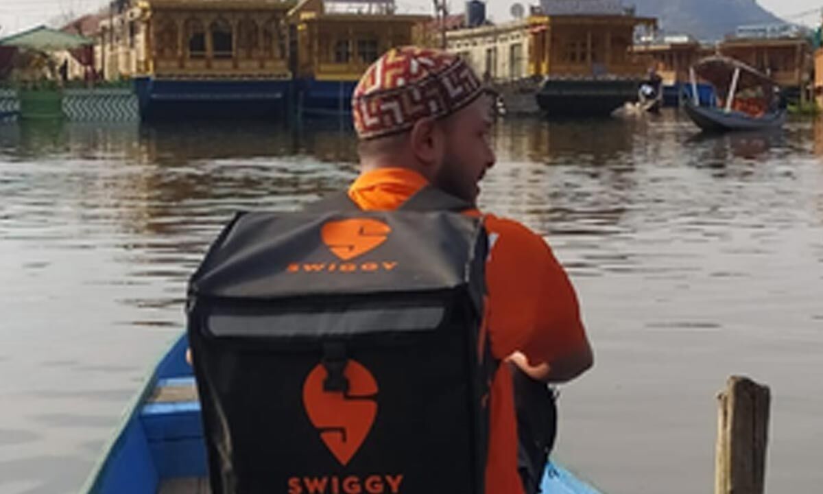 Swiggy now delivers to houseboats on Dal Lake in Srinagar