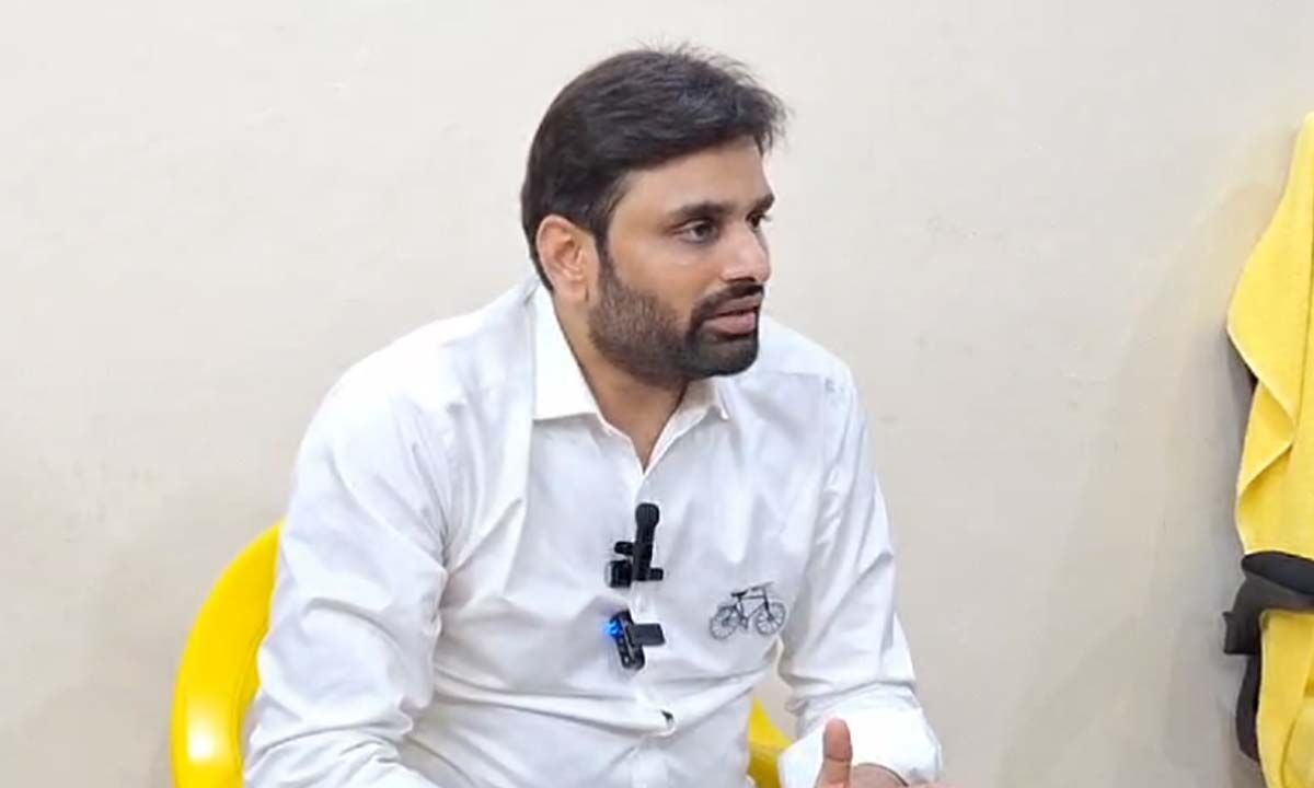 Putta Mahesh Yadav invites new joiners into the party in Eluru