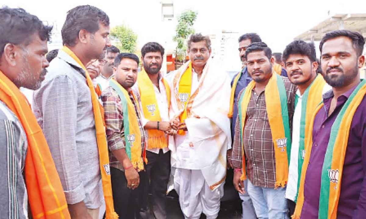 Konda Vishweshwar Reddy exudes confidence amidst Praja Ashirwada Yatra ...