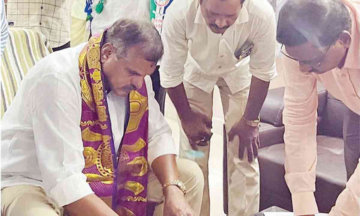 Vizianagaram: Botcha Satyanarayana, Rajanna Dora file nominations