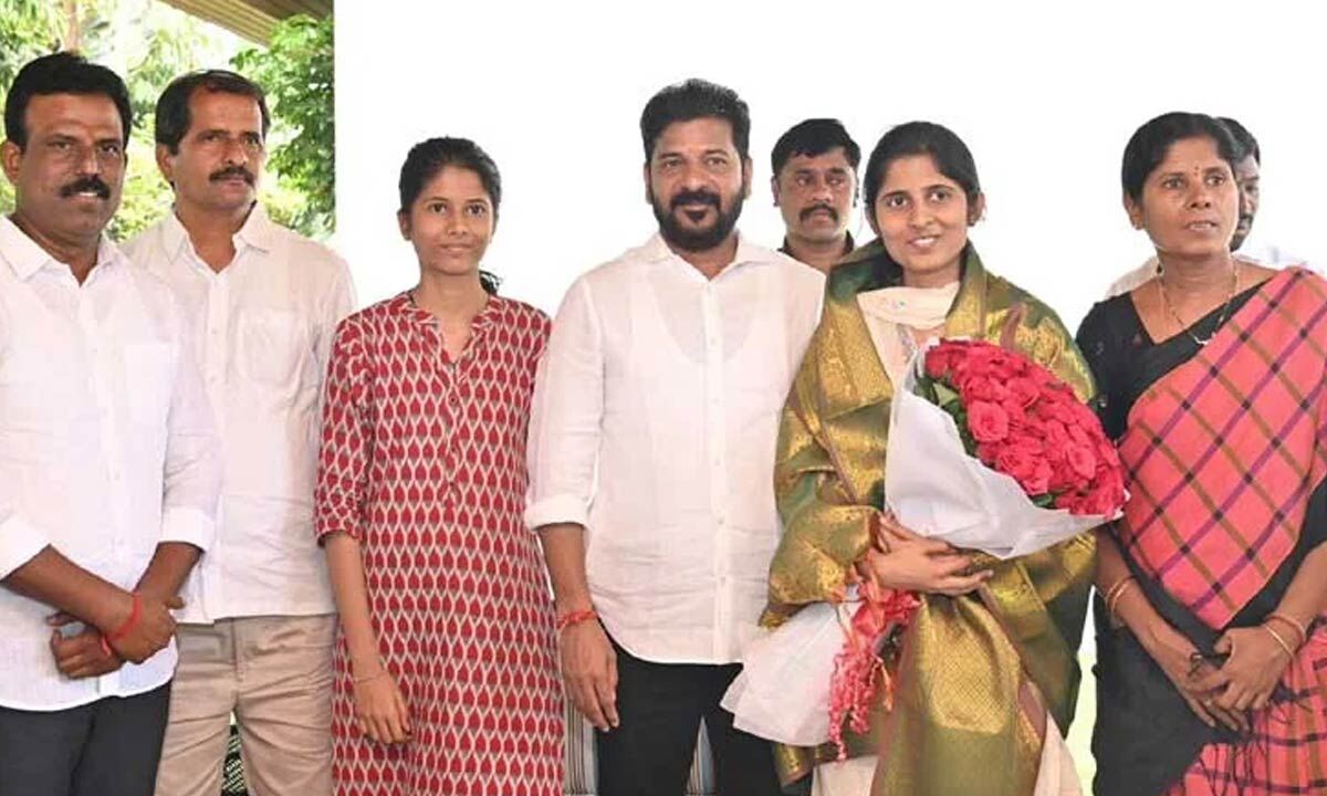 UPSC topper Donuru Ananya Reddy meets CM