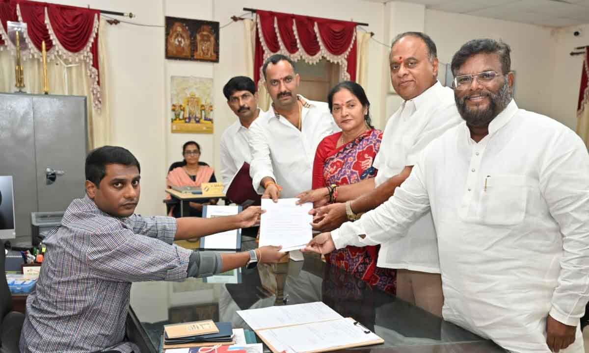 Vemireddy Prabhakar Reddy Files Nominations as NDA MP Candidate for ...