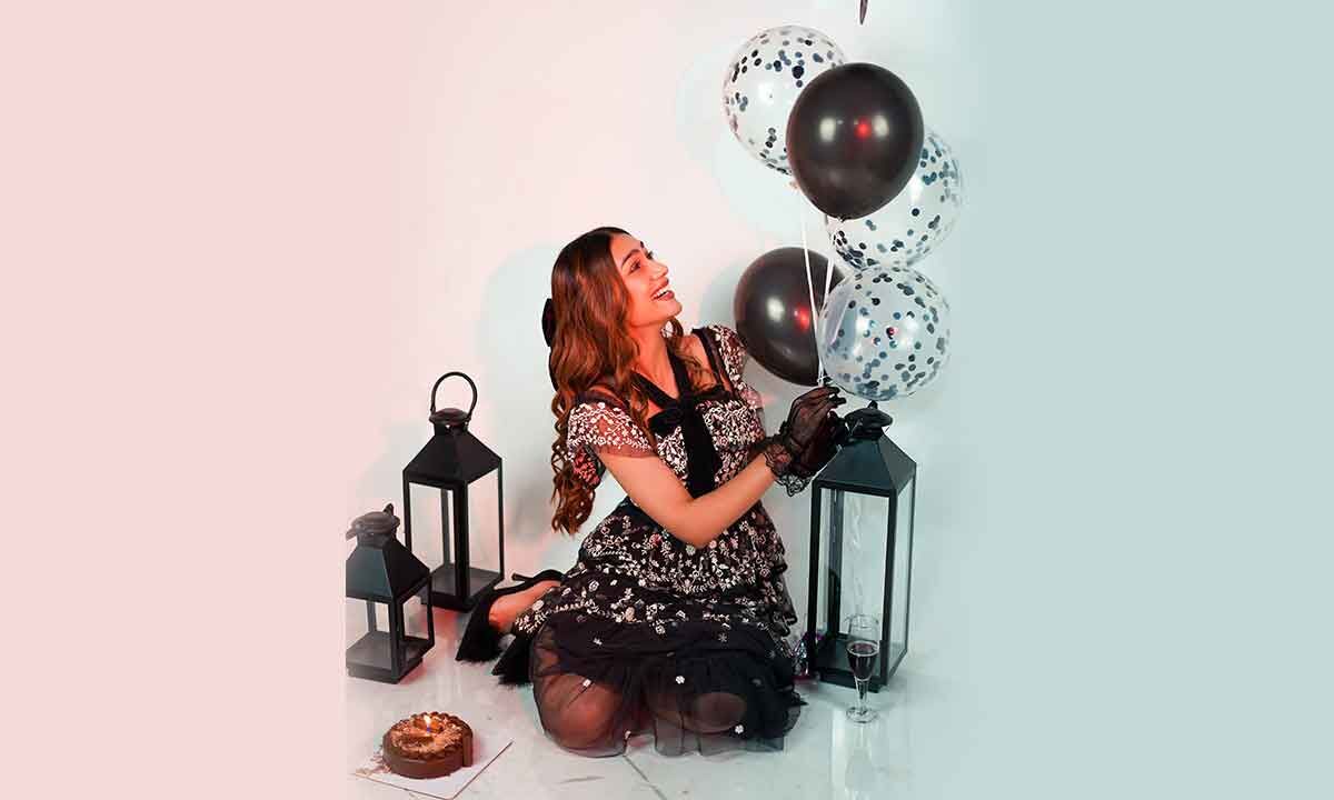 Social Media Fame Aayushi Hits Milestone: Reaches 1.6 Million Followers ...