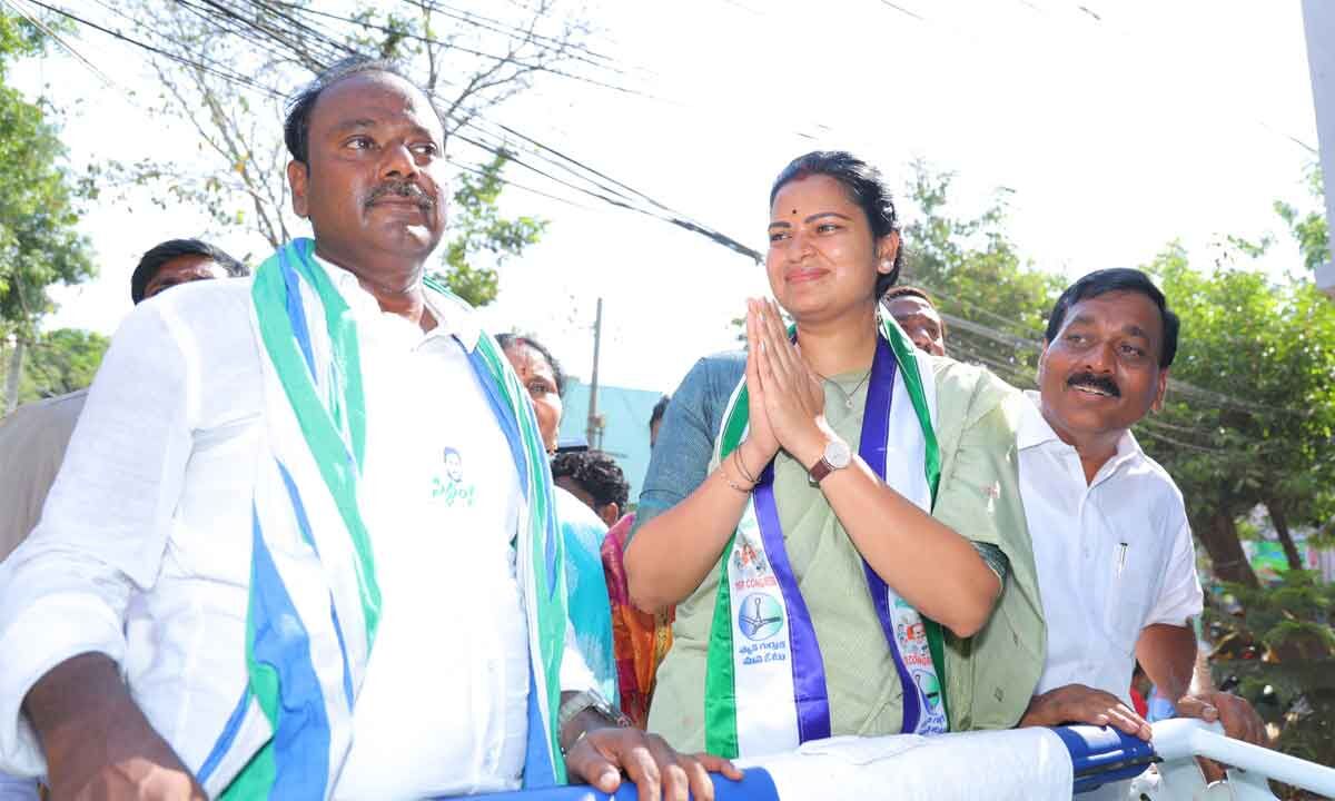 YSRCP Minister Viddala Rajini Promises Development in Guntur West