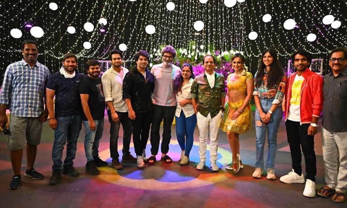 Trivikram Srinivas visits ‘Usha Parinayam’ sets; blesses team