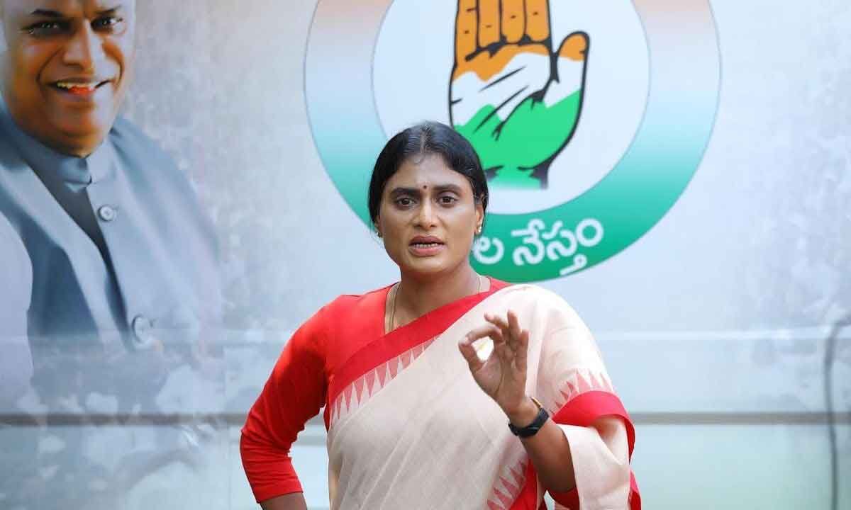 ‘Swami Bhakti’ made Sudhakar Reddy become AAG, says Sharmila