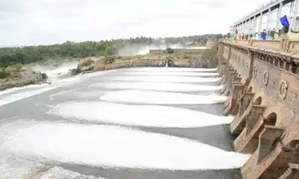 Karnataka bails out TS, releases 2 tmc ft of water