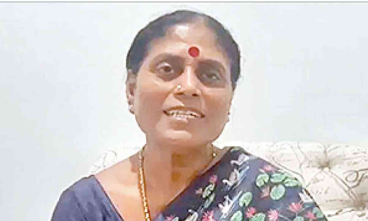 Vijayawada: Extend support to Sharmila says Y S Vijayamma