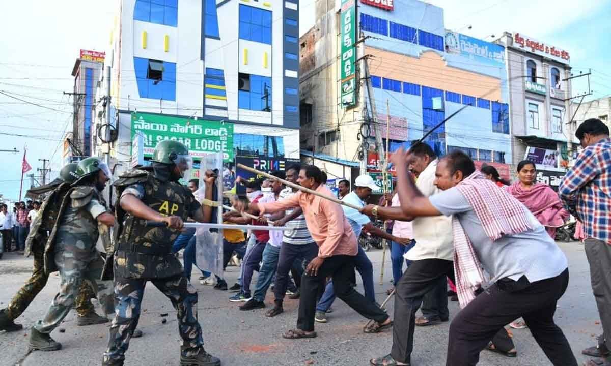 Ongole: Police demonstrate mock drills