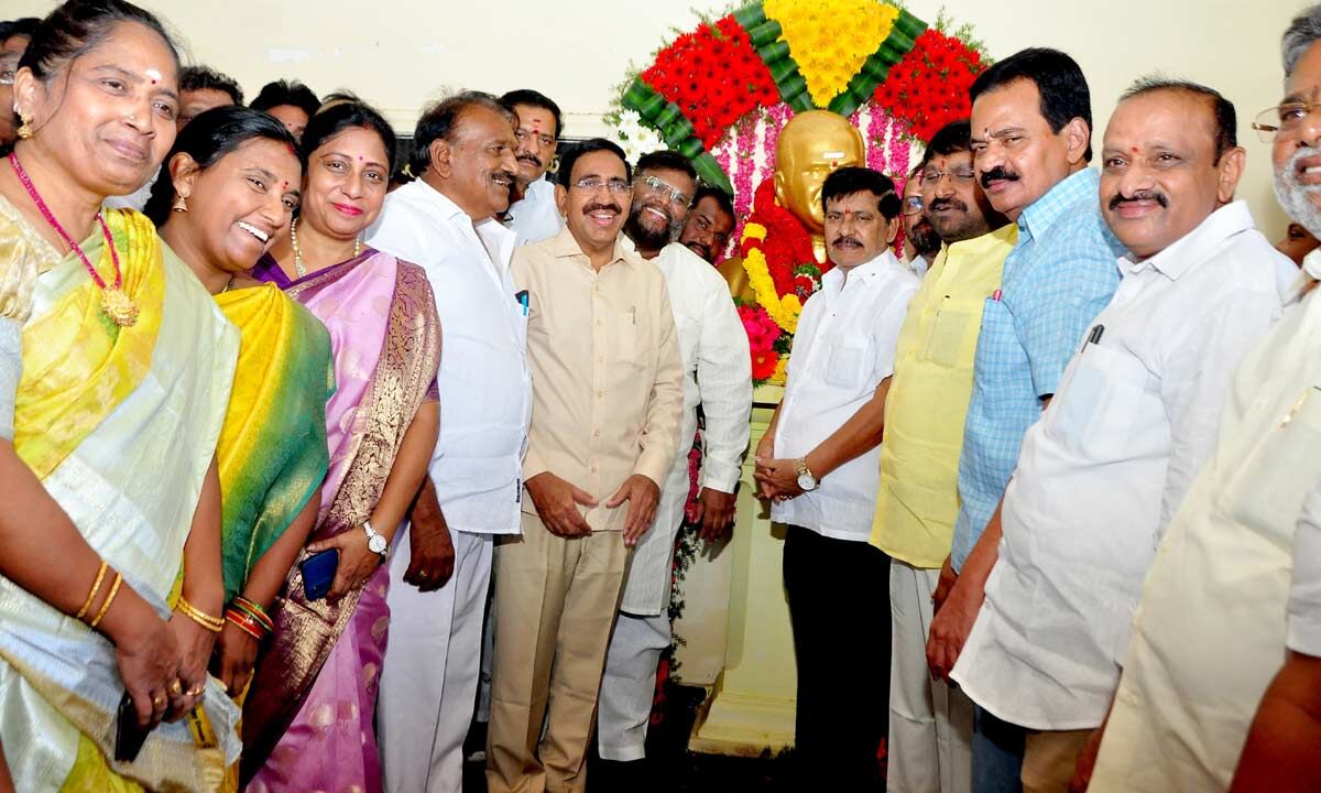 TDP leader Beeda Ravichandra Pays Tribute to NTR on his 101st Birth ...