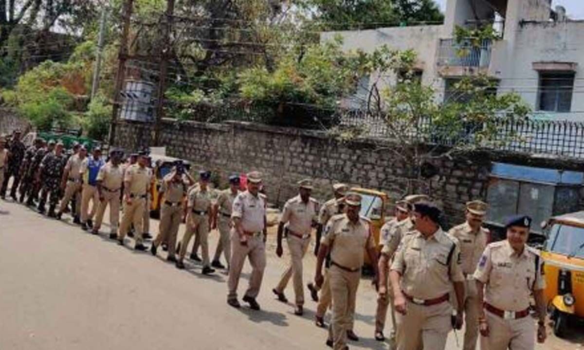 Flag march conducted in Narasaraopet