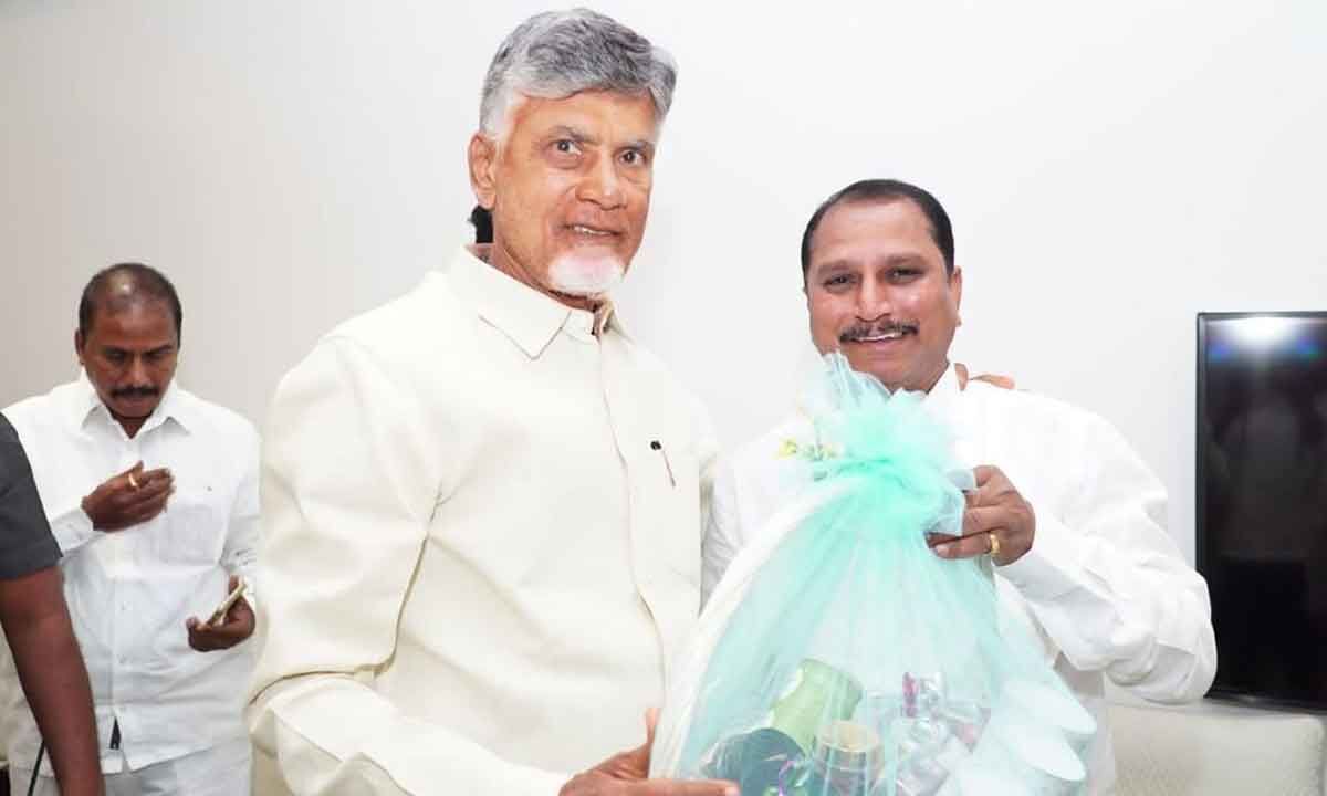 Daggupati calls on Chandrababu Naidu