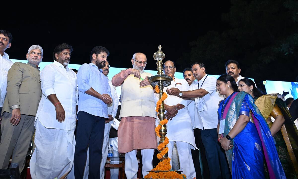 Tank Bund turns epicentre of Formation Day fete