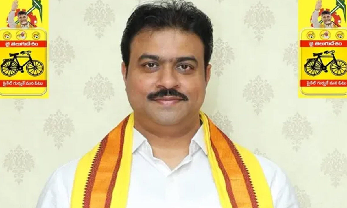 Vijayawada: Mannava donates Rs 2 cr to NTR Foundation