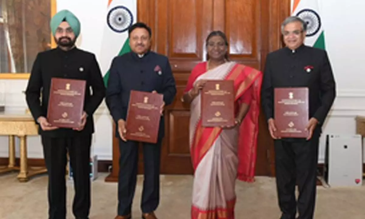 ECI submits names of newly elected Lok Sabha MPs to President Murmu