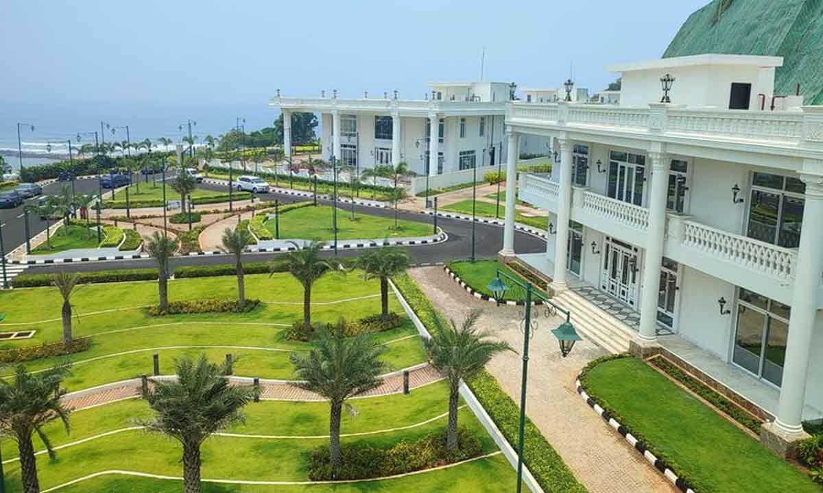 How justified is hill palace?