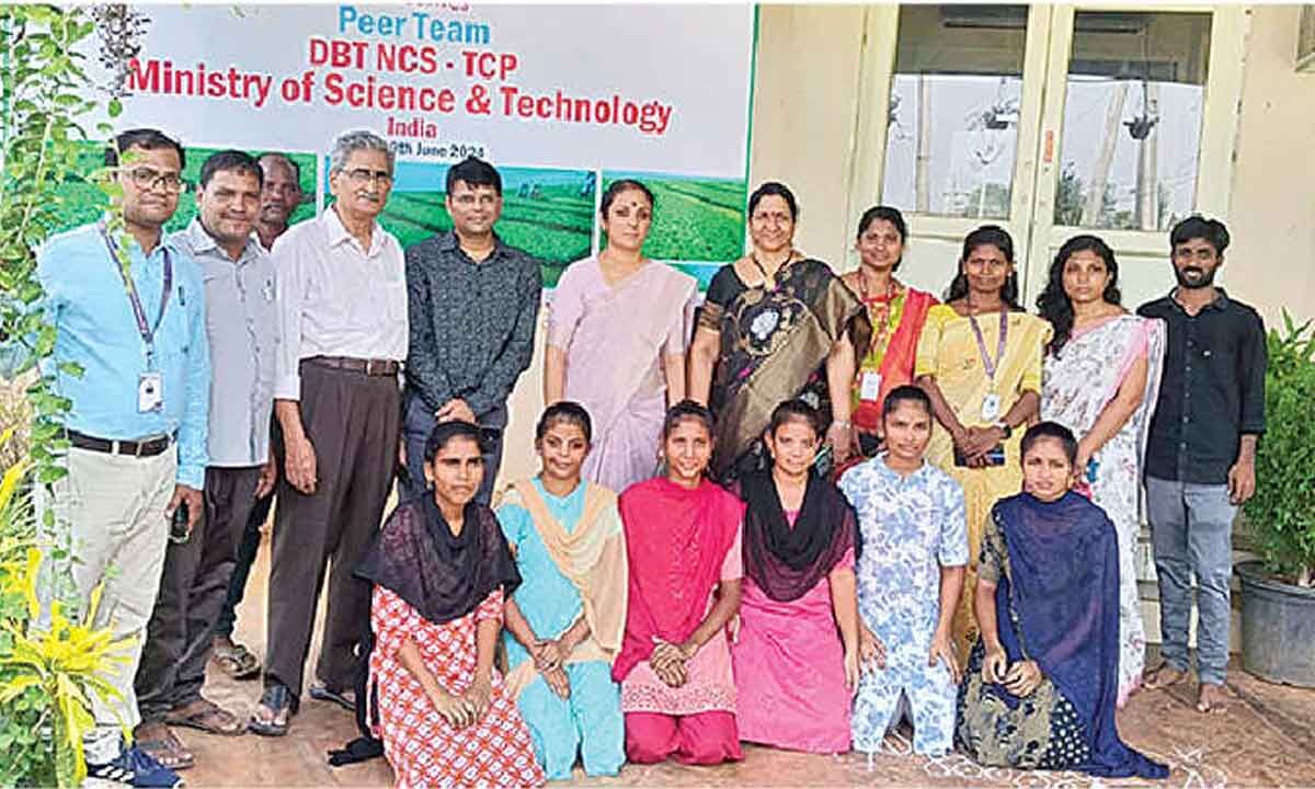 Central team visits tissue culture plant at Centurion varsity