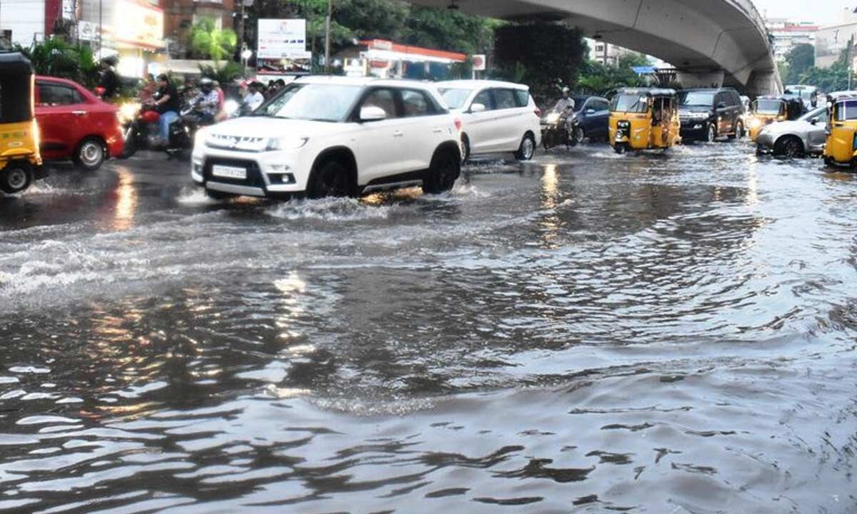 Hyderabad: Heavy rain throws city out of gear