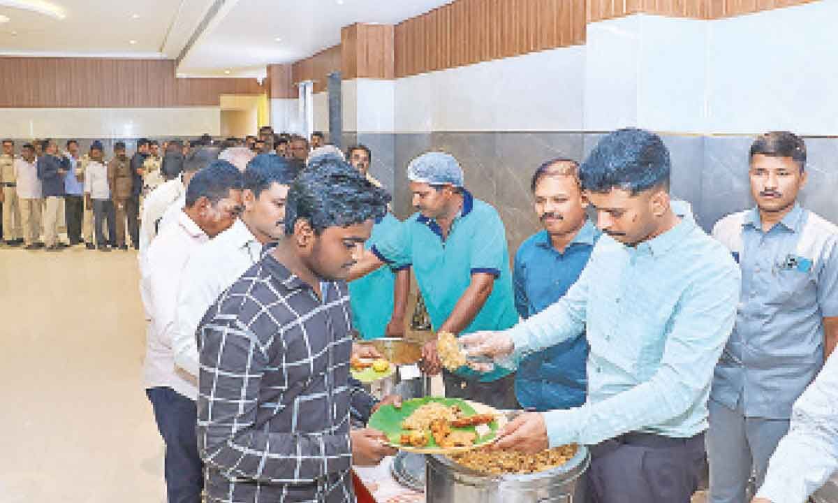 Tirupati: SP Harshavardhan Raju pats Chandragiri cops