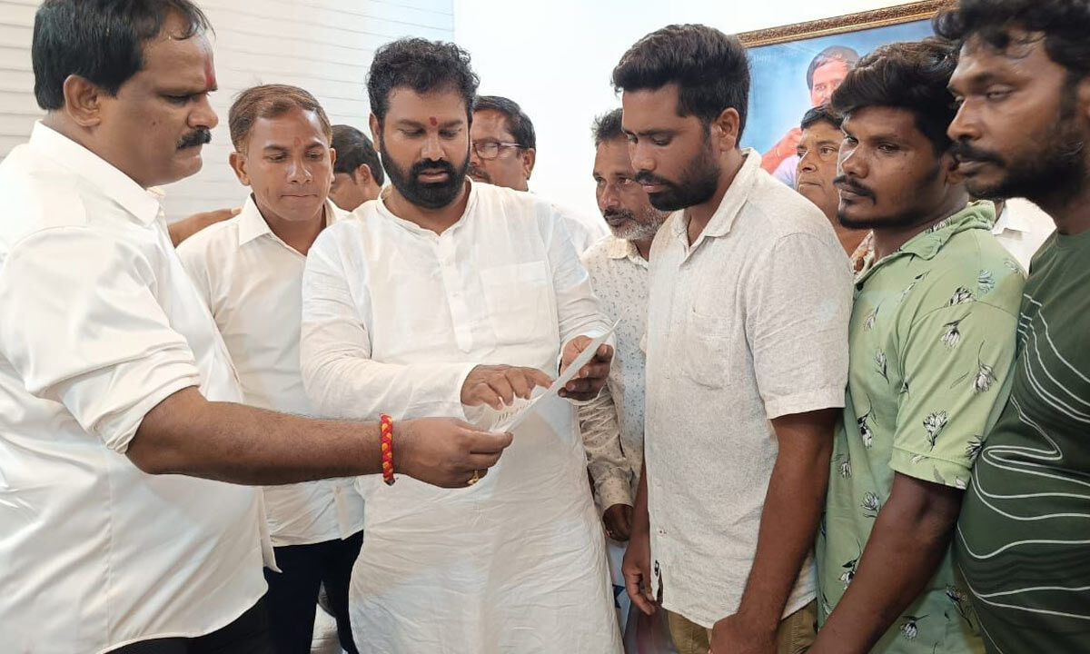 Fishermen share their woes with vizag South MLA